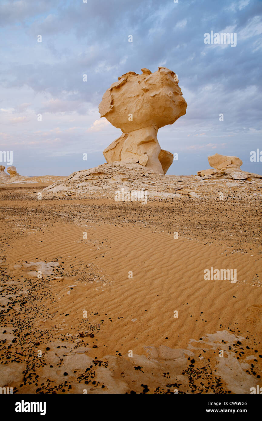The limestone formation rocks in the White Desert, Egypt Stock Photo ...
