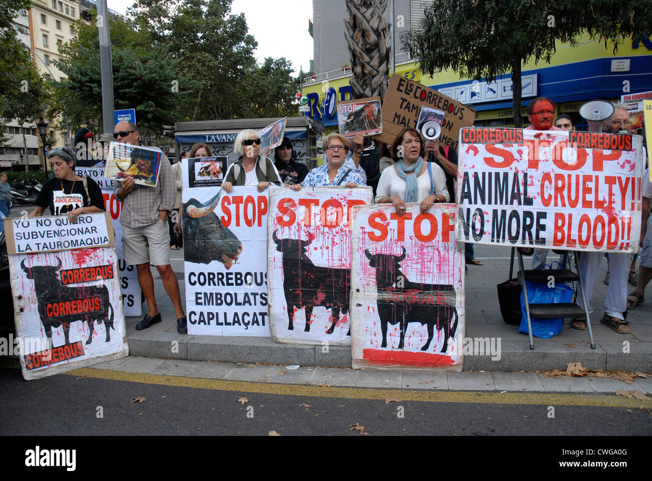 PROTESTERS AGAINST BULL FIGHT Stock Photo - Alamy
