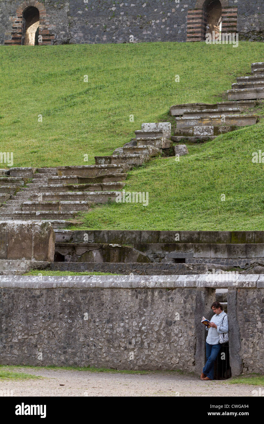Amphitheatre circus pompeii amphitheater hi-res stock photography and ...