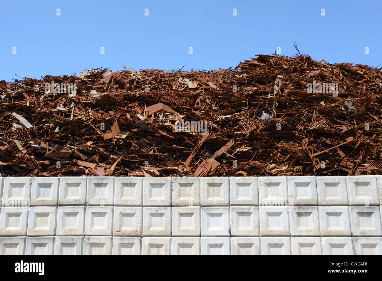 Pile of metal hi-res stock photography and images - Alamy