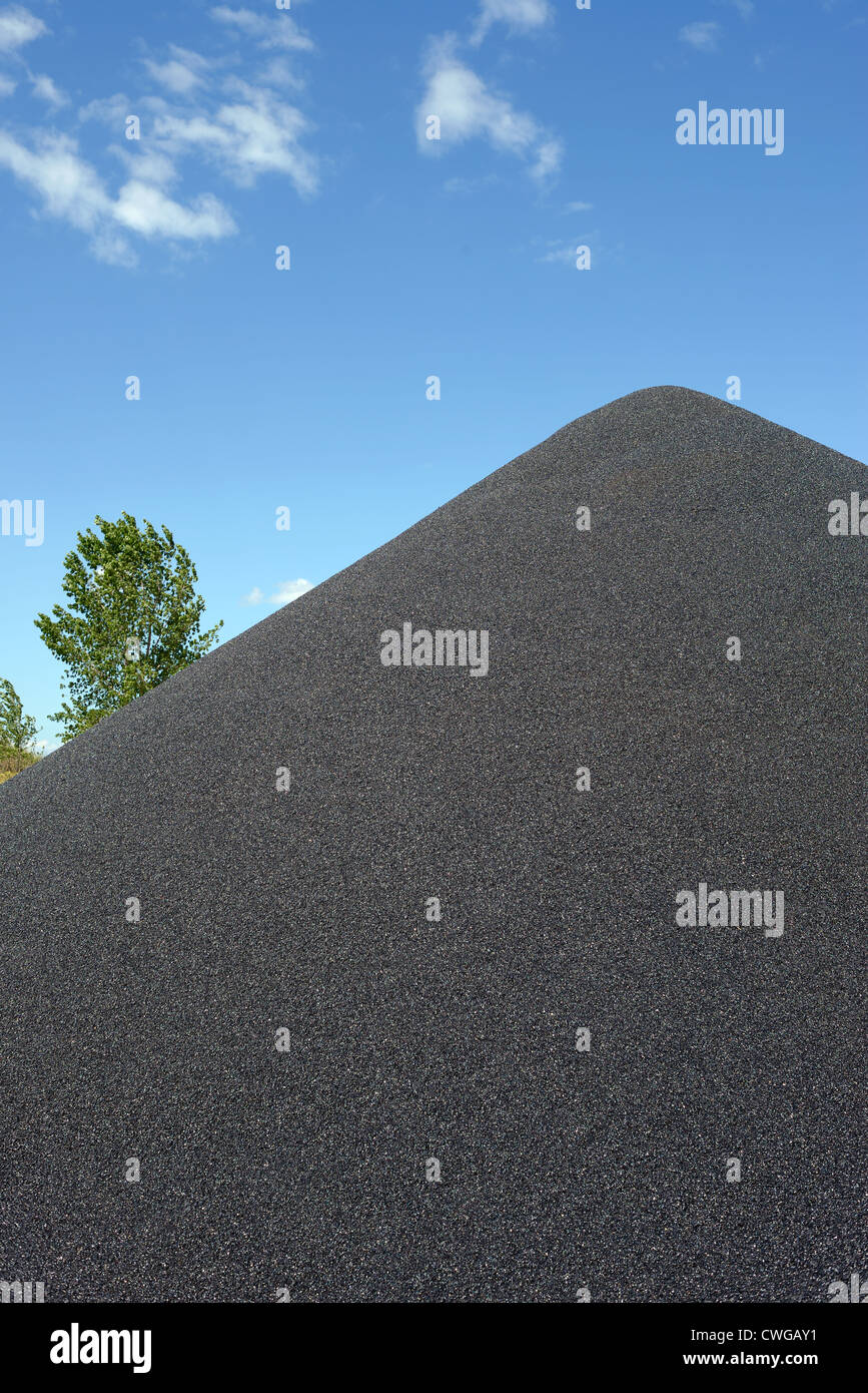 Black gravel mound mountain for concrete making Stock Photo - Alamy