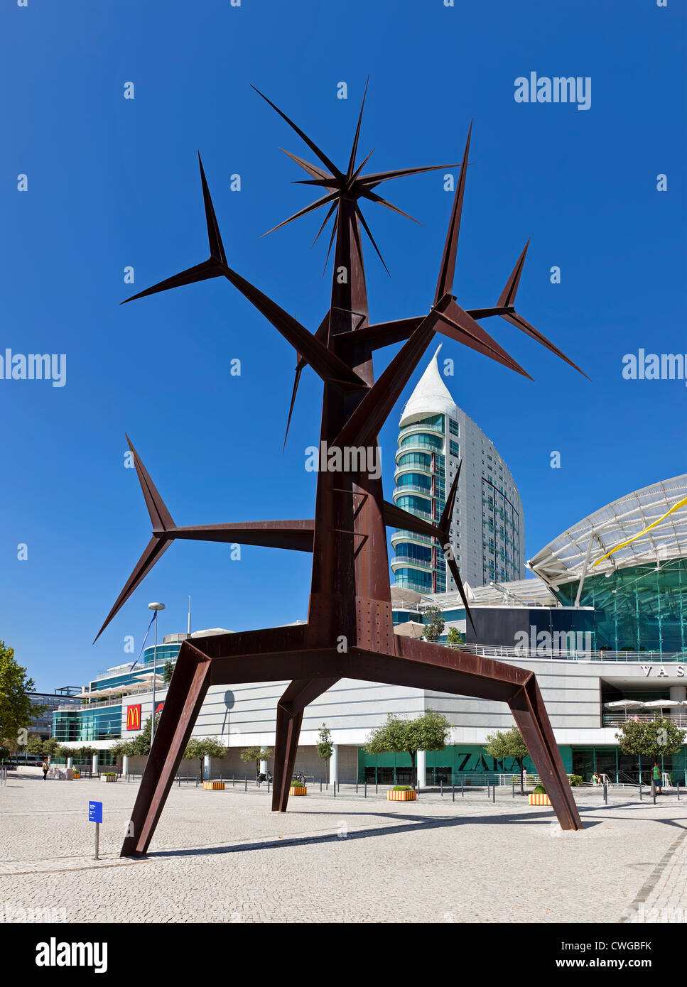 Homem-Sol (Sun Man) Sculpture. Vasco da Gama Shopping and São Gabriel ...