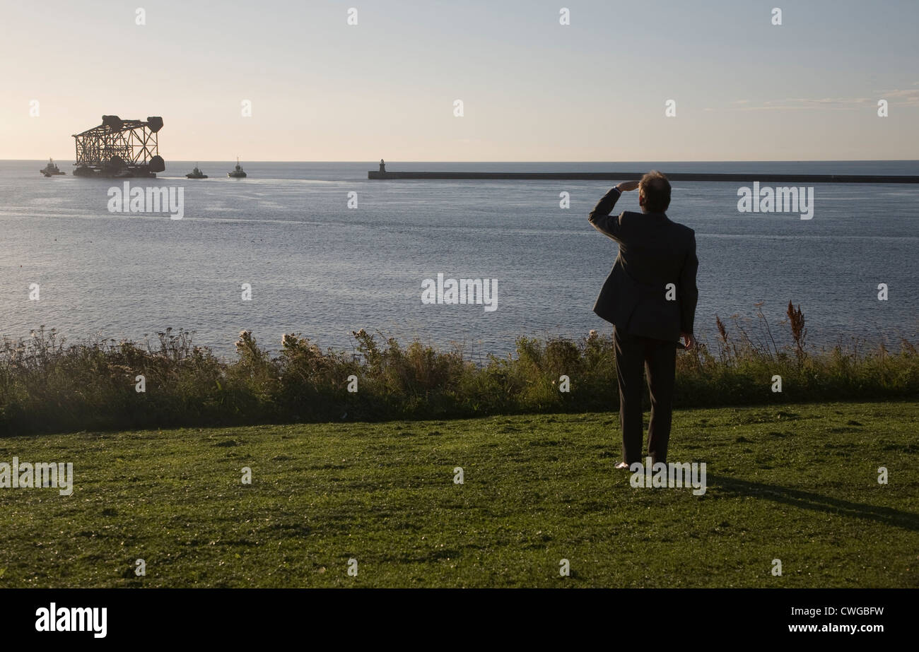 Large Amec oil rig platform base transported from River Tyne into North ...