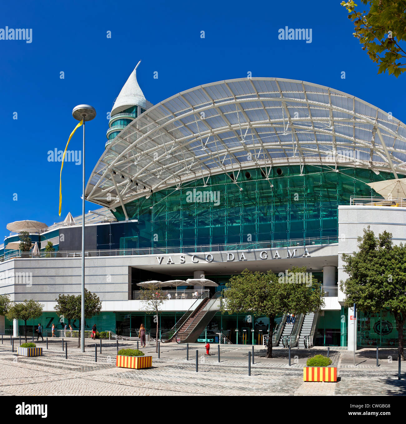 Vasco da Gama Shopping Centre and São Gabriel Tower in Parque das ...