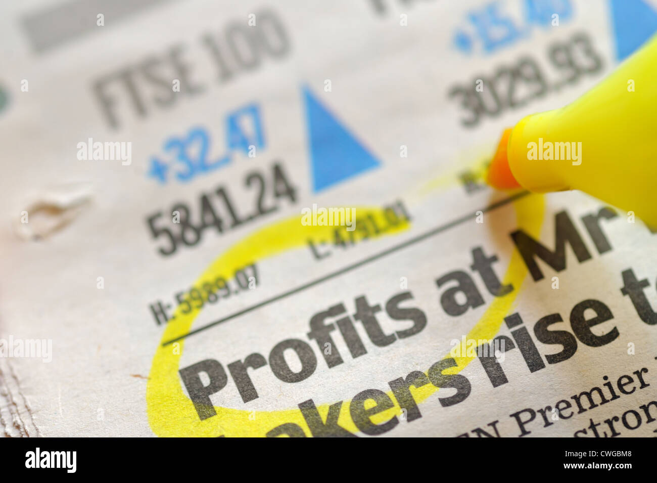 Newspaper graphs hi-res stock photography and images - Alamy