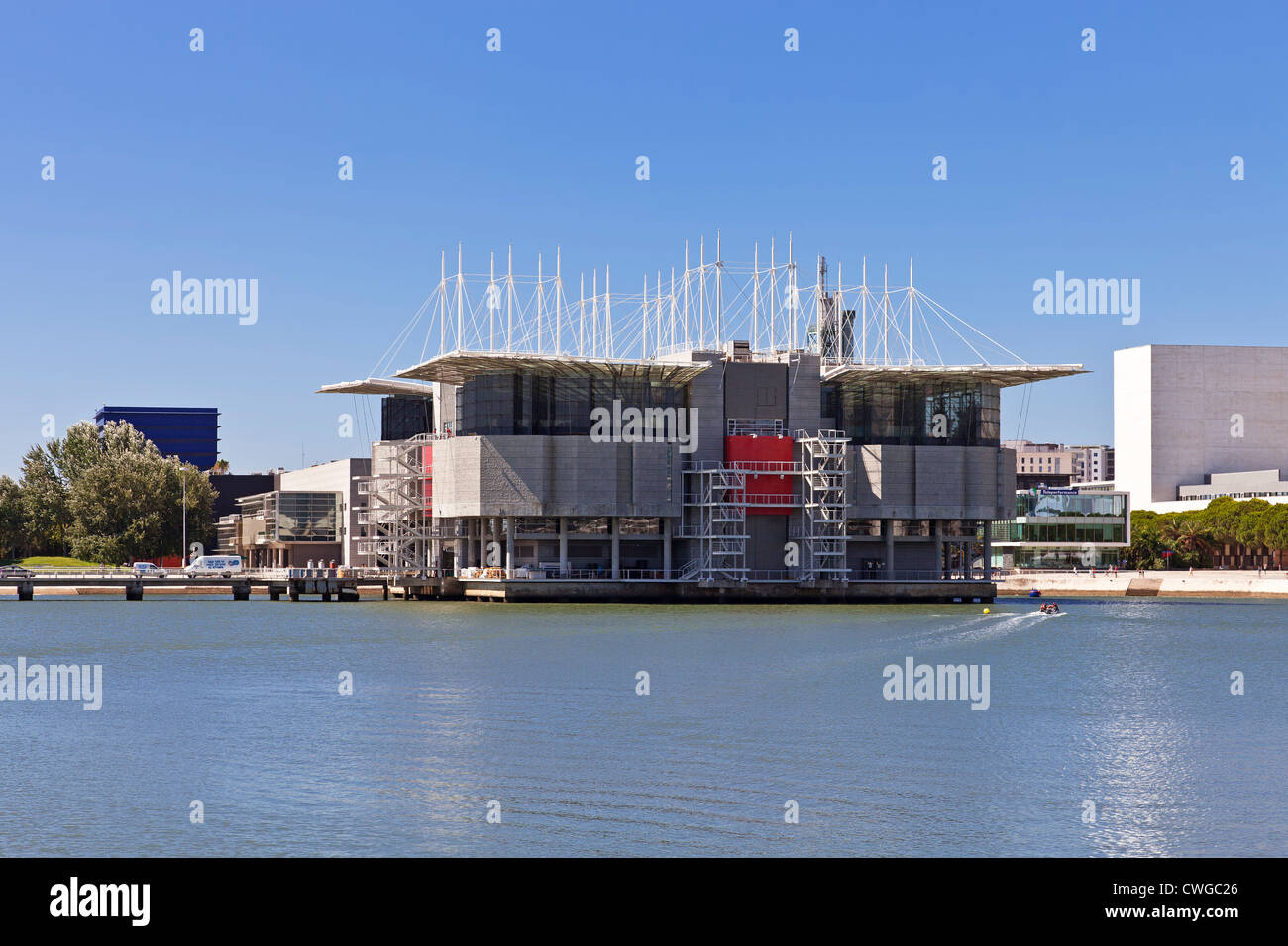 Lisbon Oceanarium, the second largest oceanarium in the world and the ...