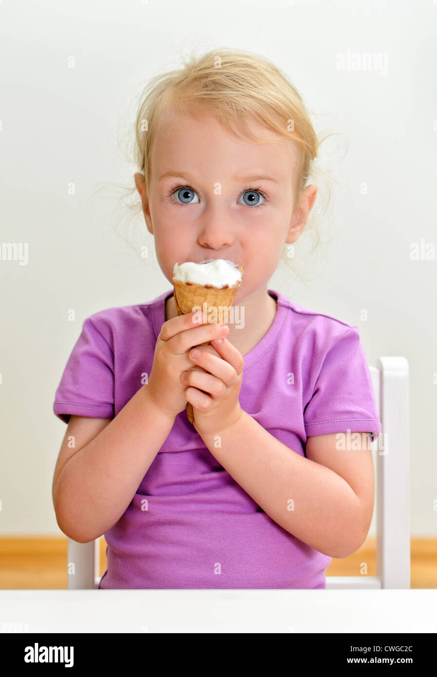 Cute little girl eating ice cream Stock Photo - Alamy