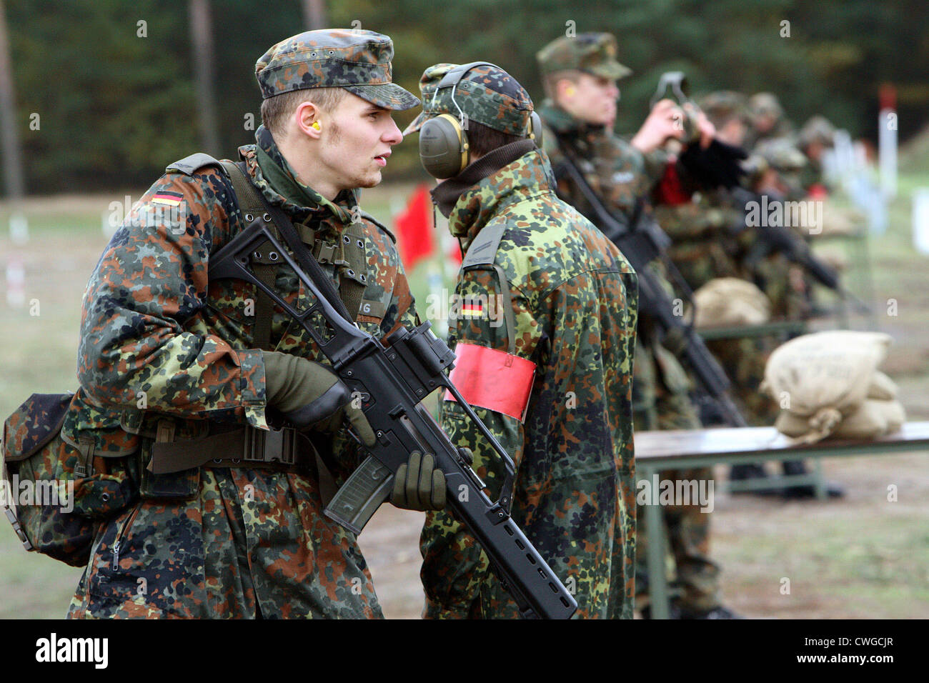 Basic training in the army Stock Photo - Alamy