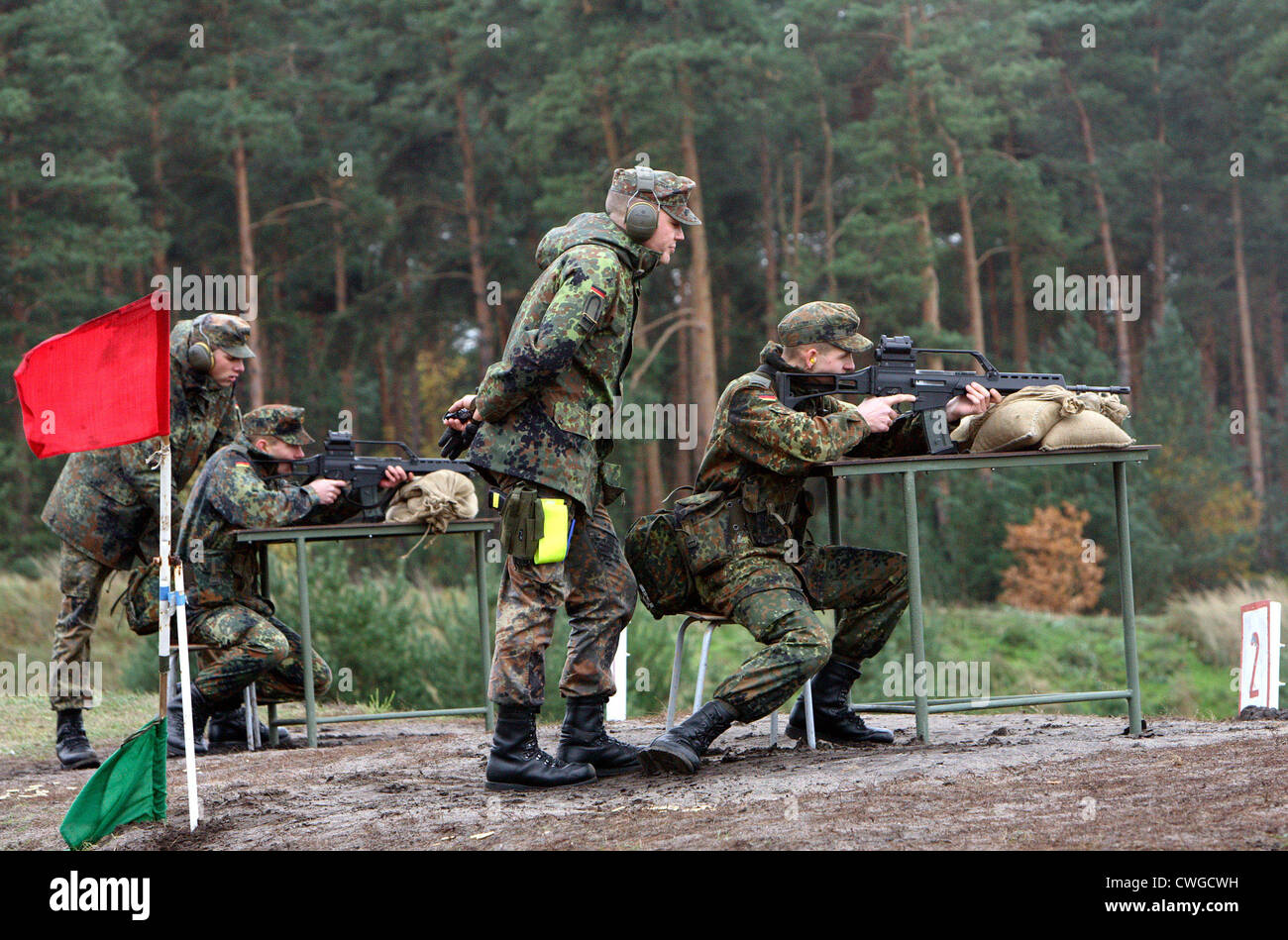 Basic training in the army Stock Photo - Alamy