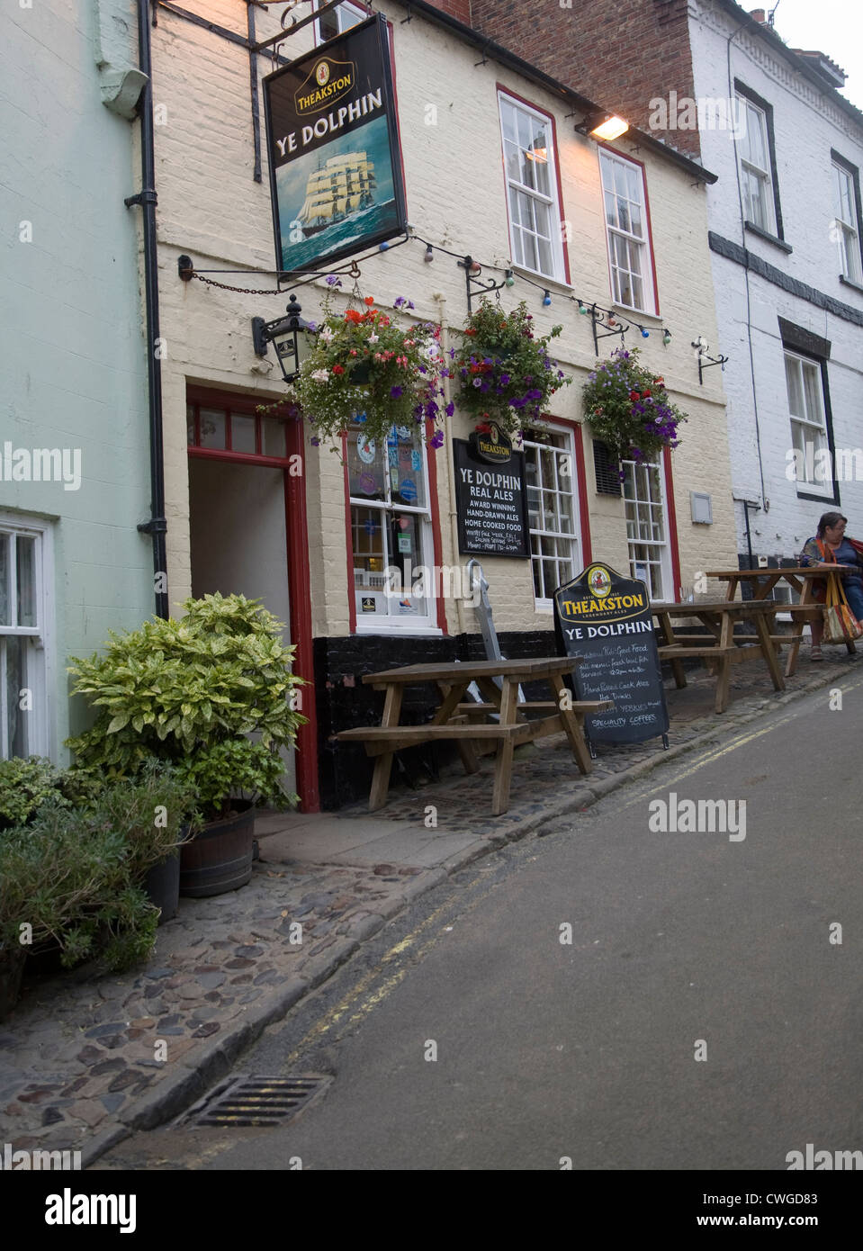 Robin hoods bay pub hi-res stock photography and images - Alamy