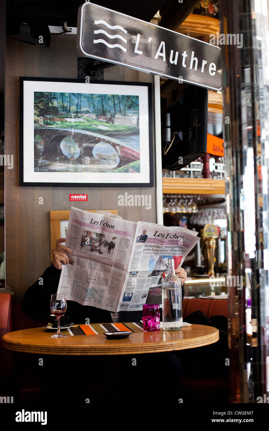 Paris cafe newspaper read hi-res stock photography and images - Alamy