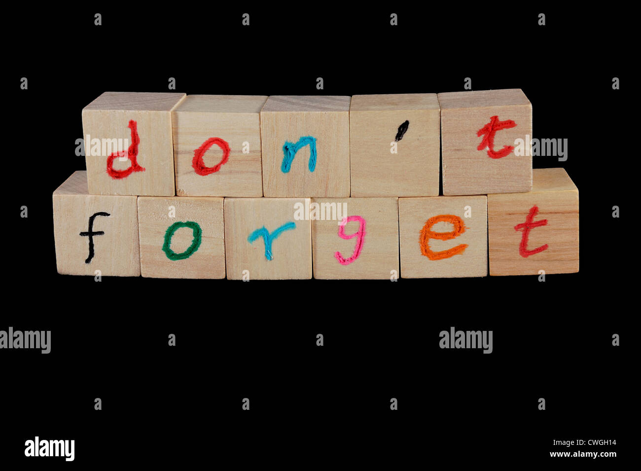 Don't forget words on group of wooden cube Stock Photo - Alamy