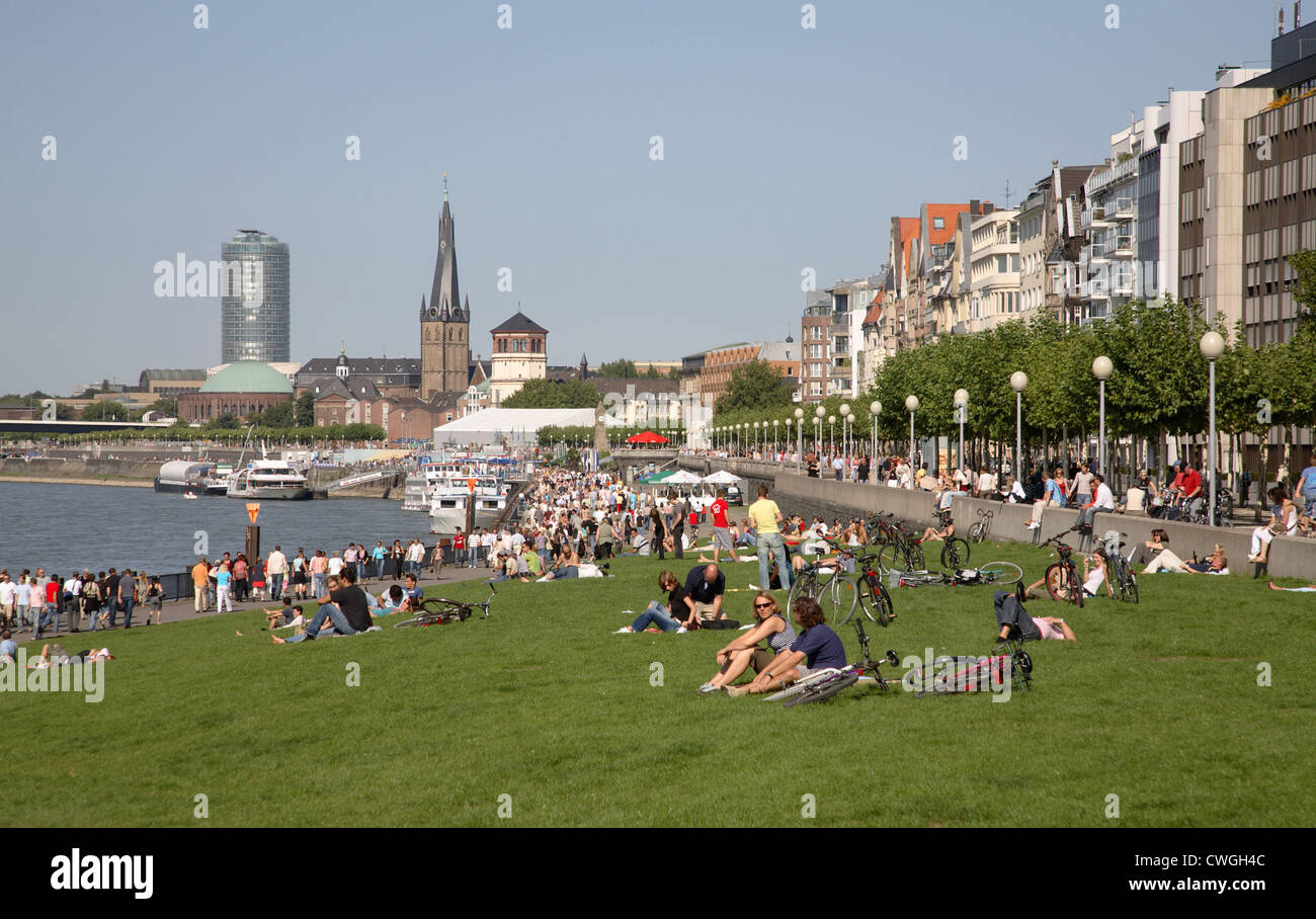 Duesseldorf, Rhine promenade Stock Photo - Alamy