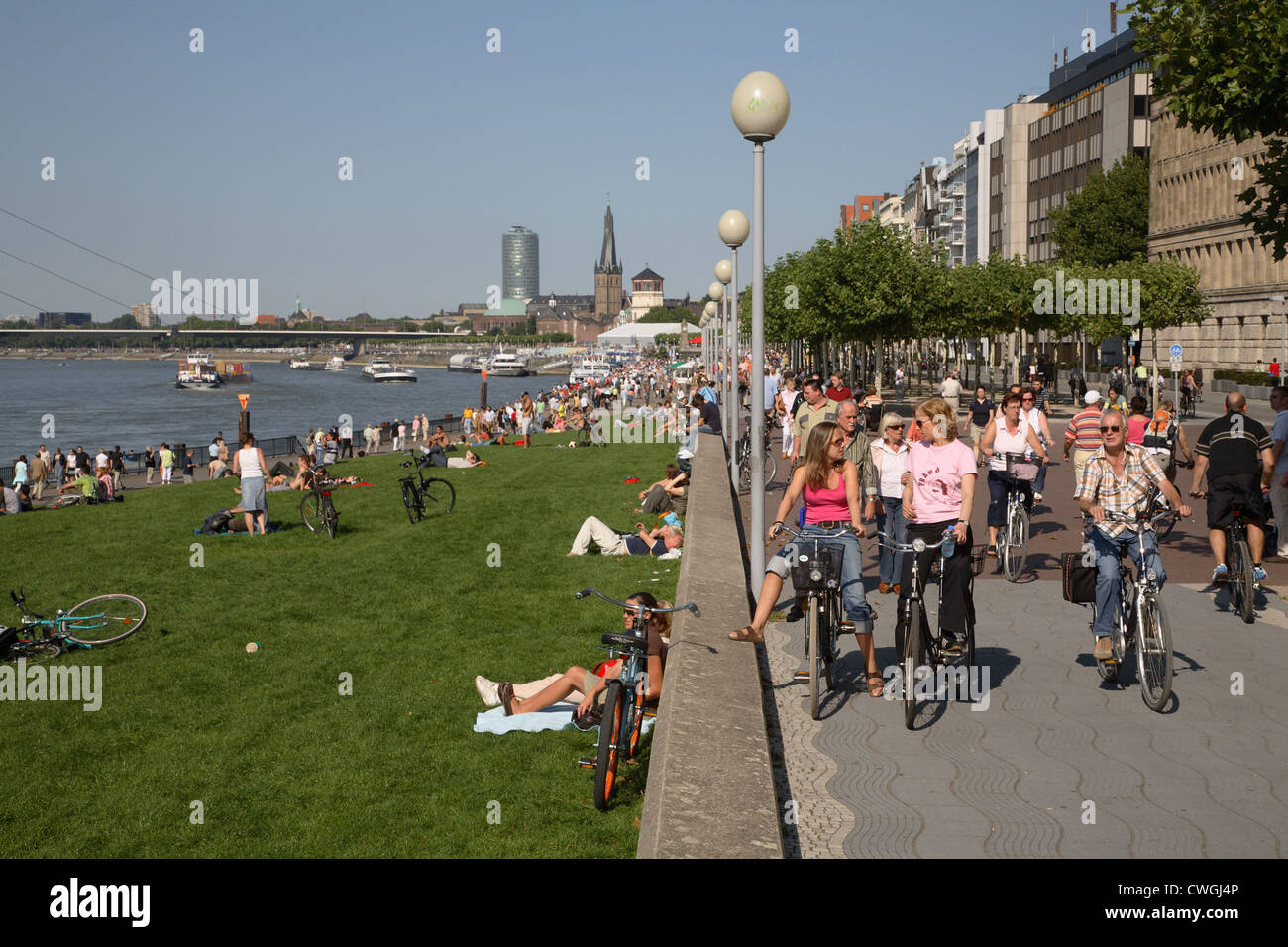 Duesseldorf, Rhine promenade Stock Photo - Alamy