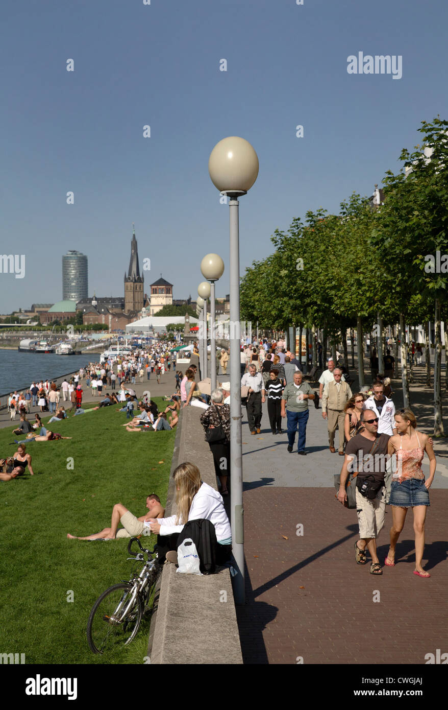 Duesseldorf, Rhine promenade Stock Photo - Alamy