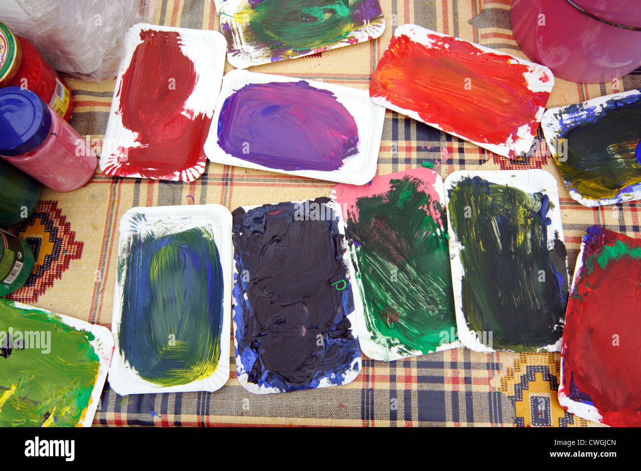 Paper plates as palettes Stock Photo - Alamy