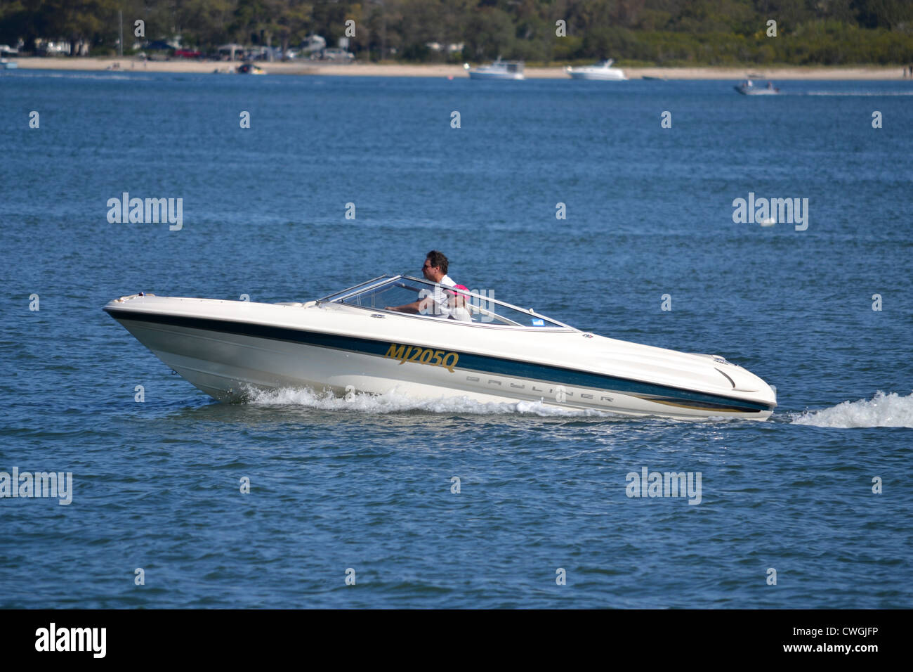 Speedboat in sea moving speed hi-res stock photography and images - Alamy