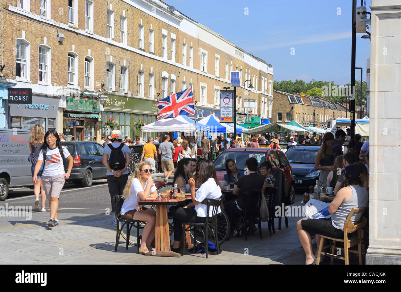 Trendy Broadway Market on a sunny Saturday morning, in Hackney, East ...