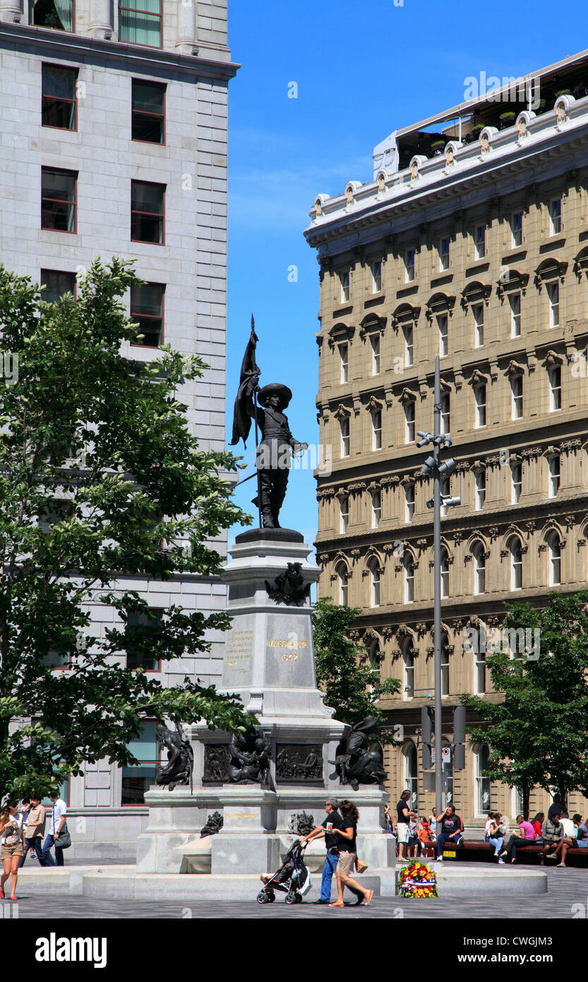 Canada, Quebec, Montreal, Place d'Armes, de Maisonneuve statue Stock ...
