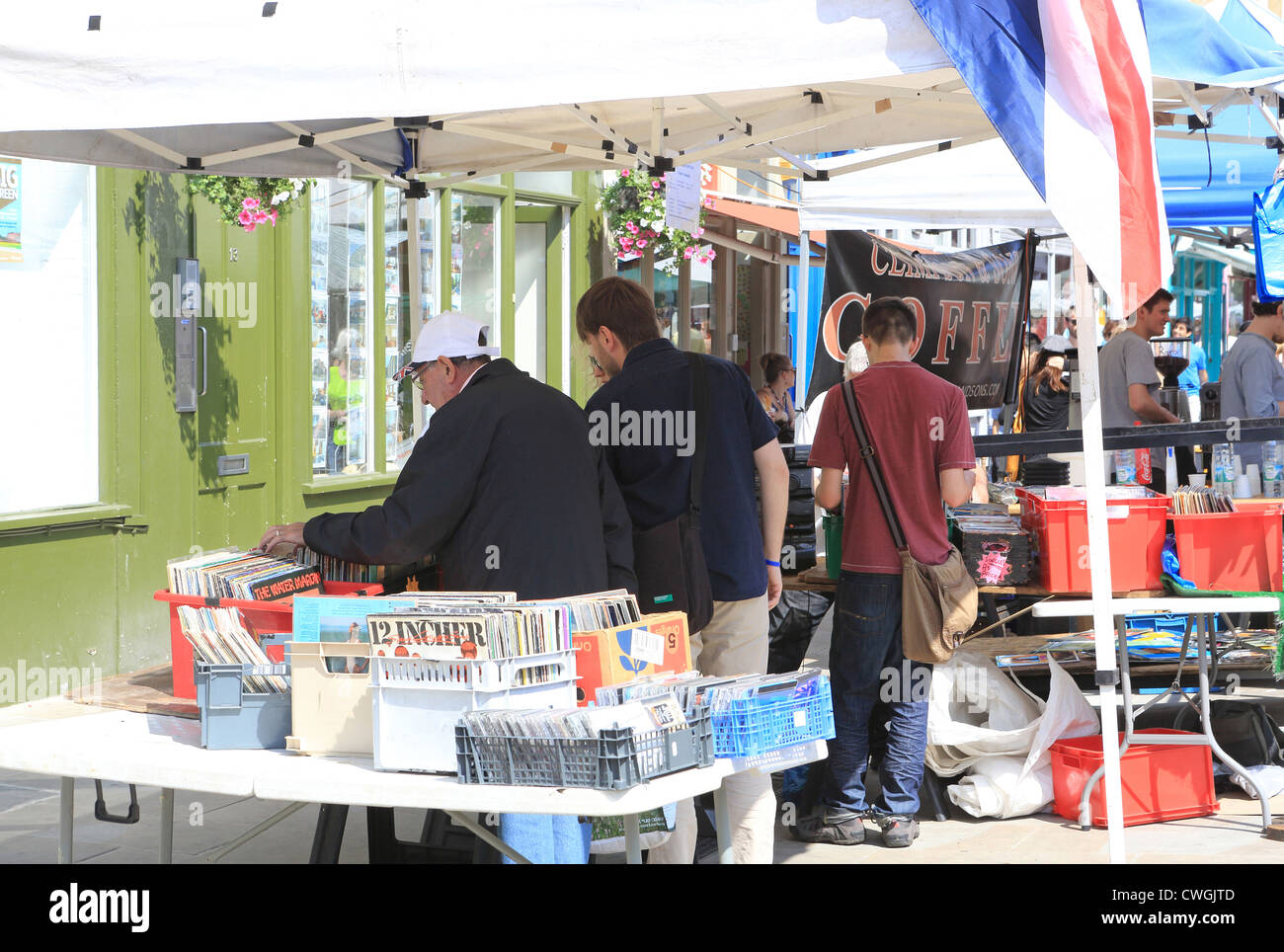 Vinyl record market stall hi-res stock photography and images - Alamy
