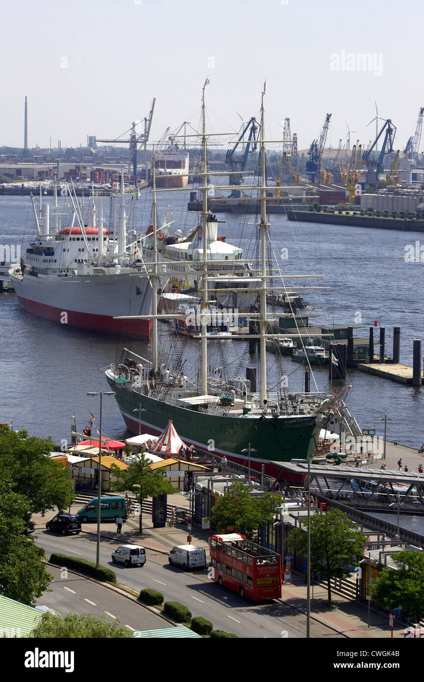 Hamburg container port Stock Photo - Alamy