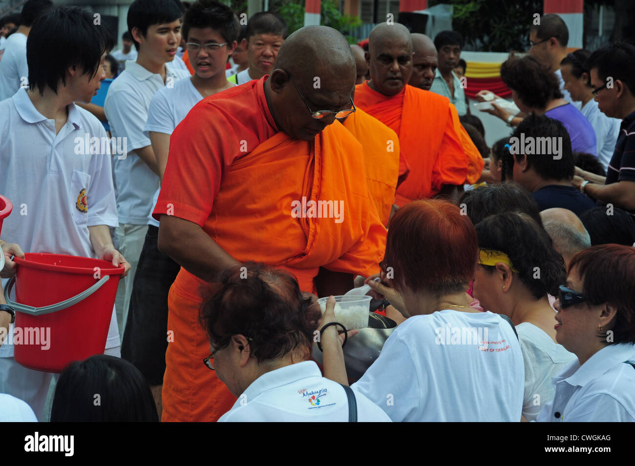 Malaysia, Melaka, buddhist monks receiving rice Stock Photo - Alamy