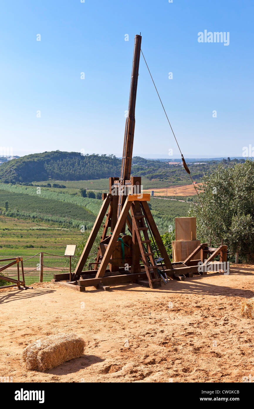 Trebuchet medieval hi-res stock photography and images - Alamy