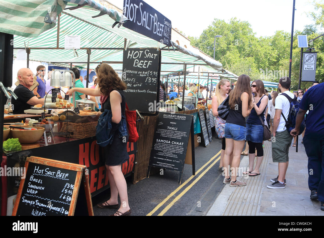 Trendy Broadway Market on a Saturday morning in Hackney, East London ...