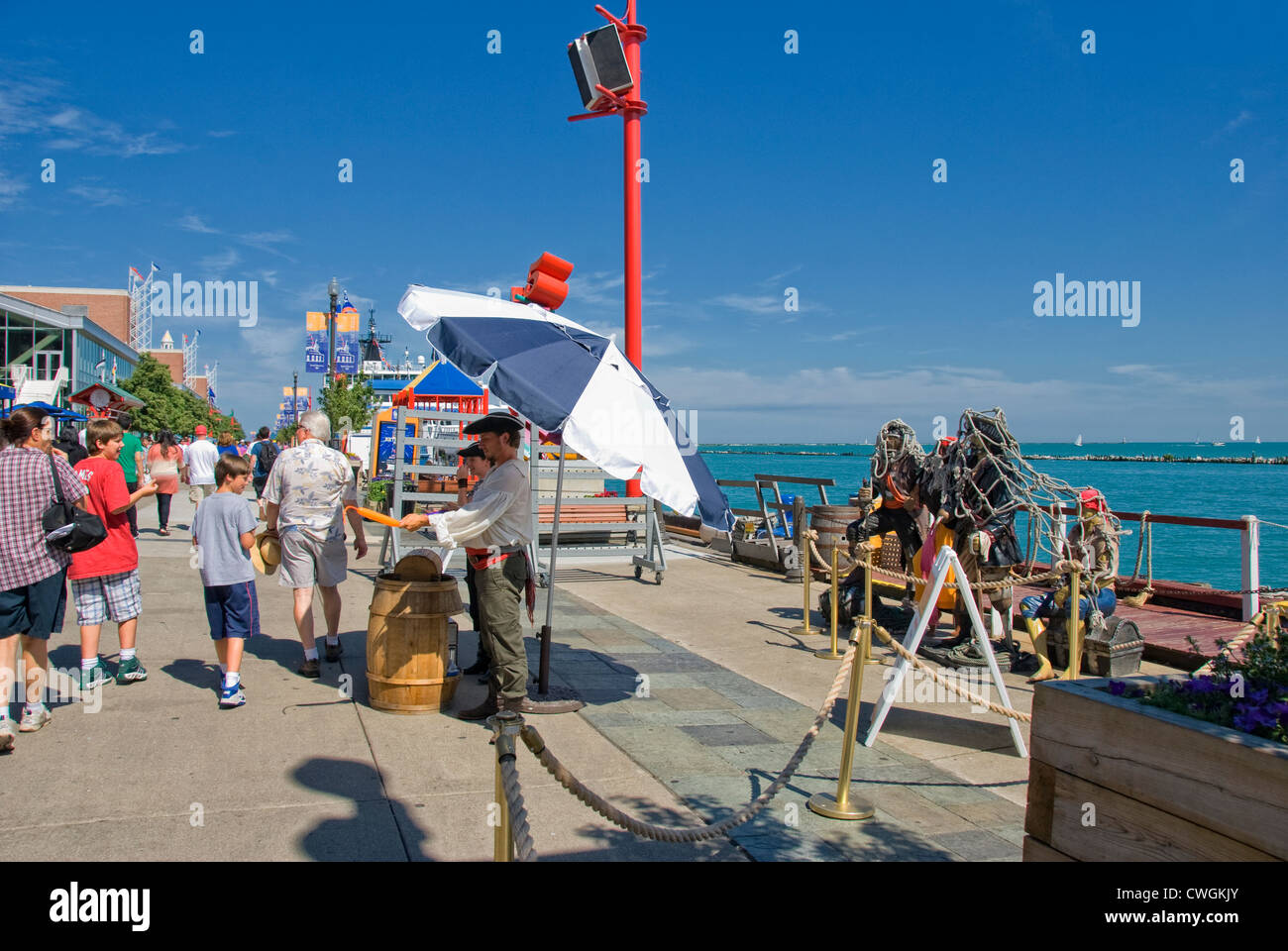 Balloon maker at Navy Pier in Chicago, Illinois Stock Photo - Alamy