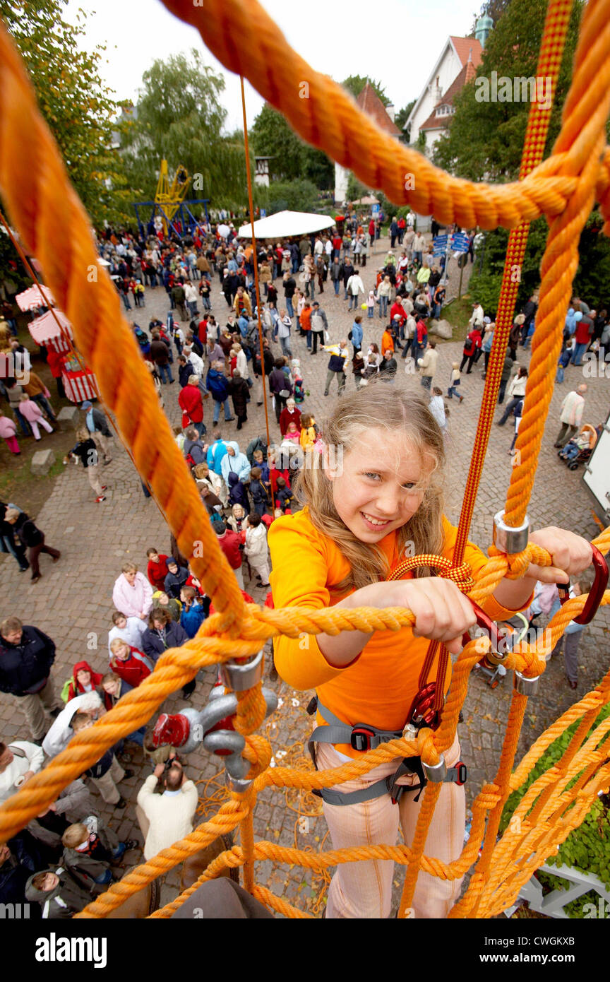 Child climb net hi-res stock photography and images - Alamy