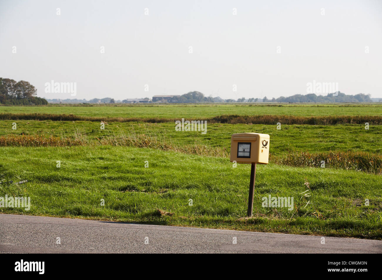 Pellworm, Schleswig-Holstein, lonely mailbox in the country Stock Photo ...