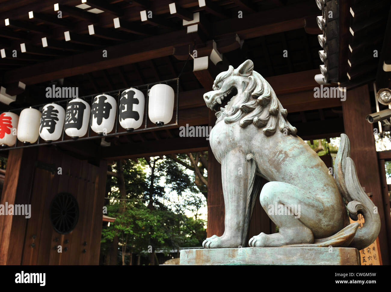 Architectural detail of traditional Japanese temple in Asakusa, Tokyo ...