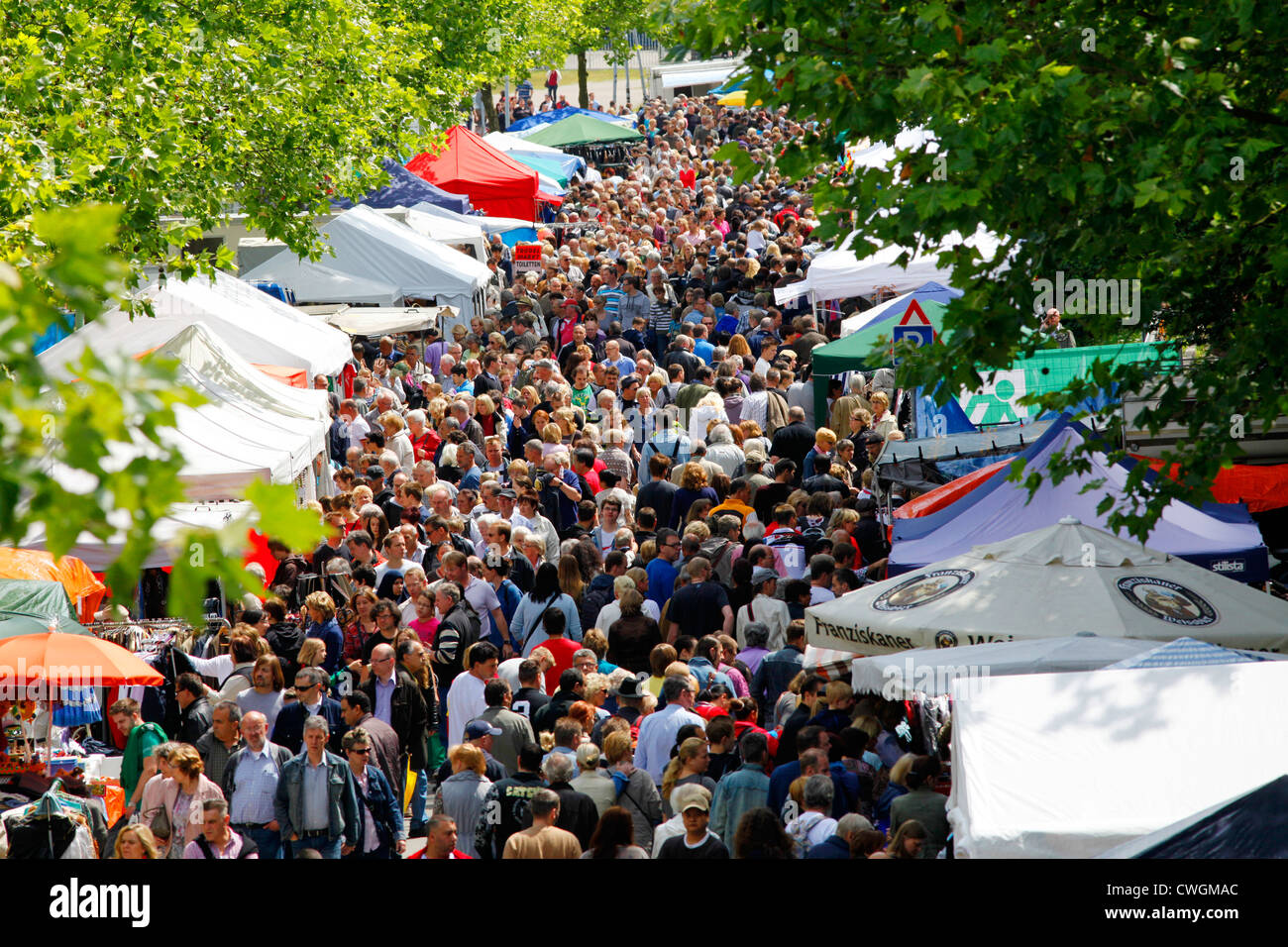 Second hand market hi-res stock photography and images - Alamy