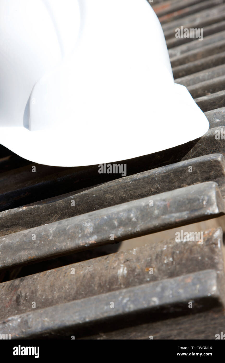 White construction workers safety helmet hi-res stock photography and ...