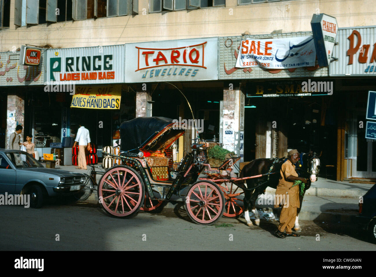 Karachi Pakistan Horse & Carriage Shops Stock Photo - Alamy