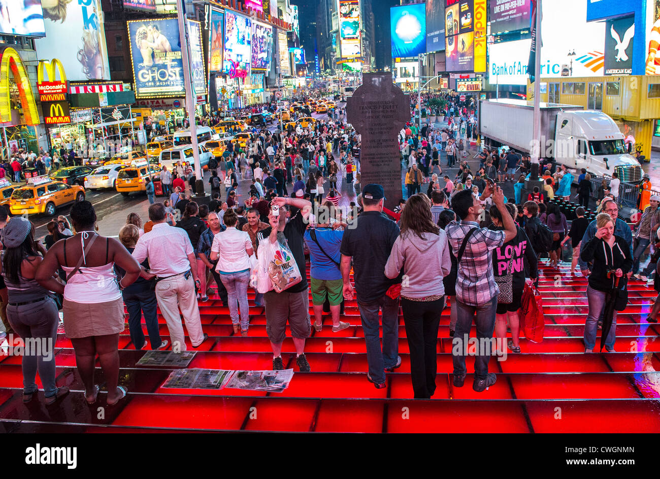 The Times Square at night Stock Photo - Alamy