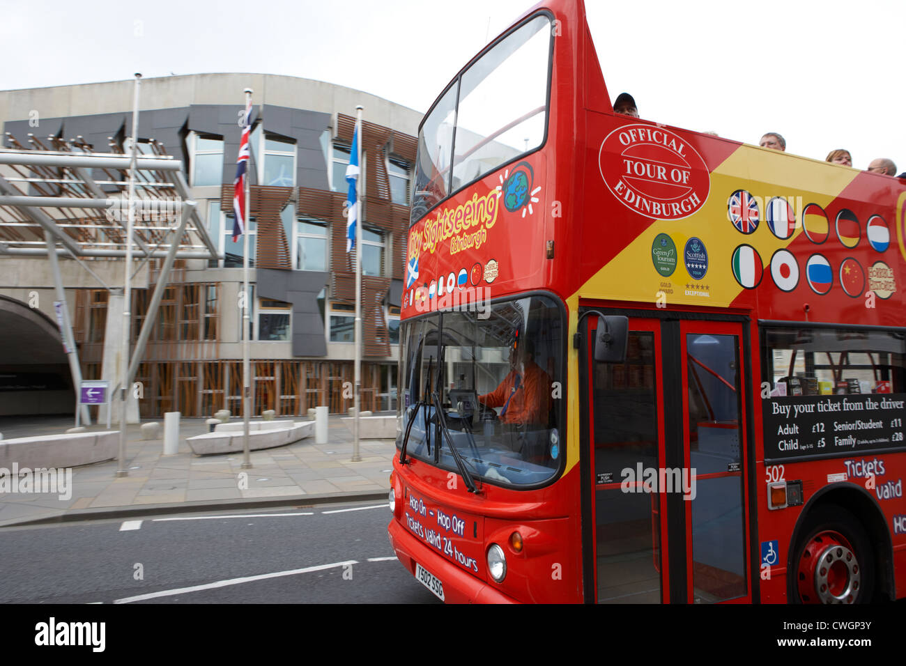 Scottish bus hi-res stock photography and images - Alamy