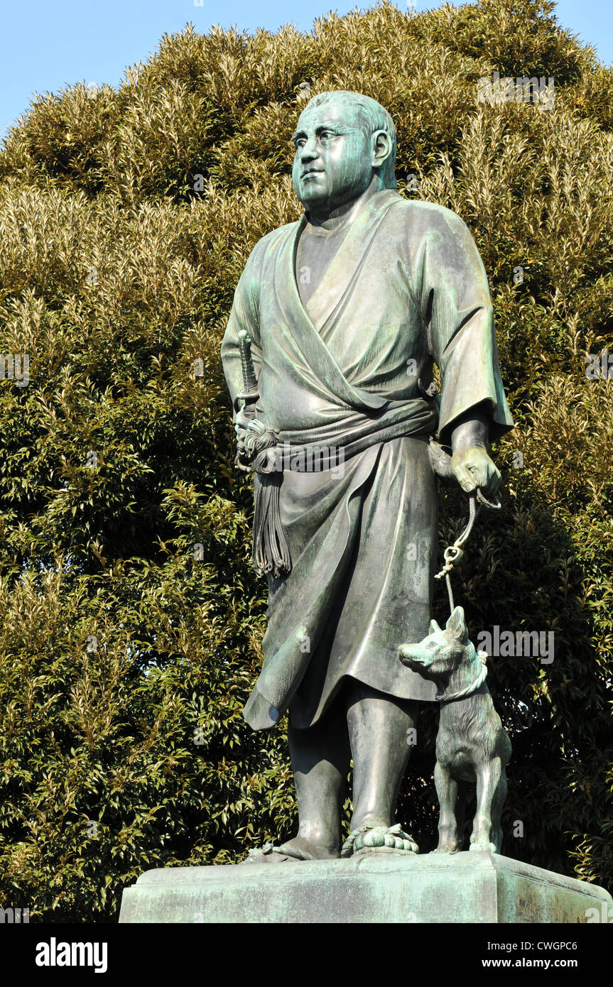 Ancient bronze statue of samurai in Tokyo, Japan Stock Photo - Alamy
