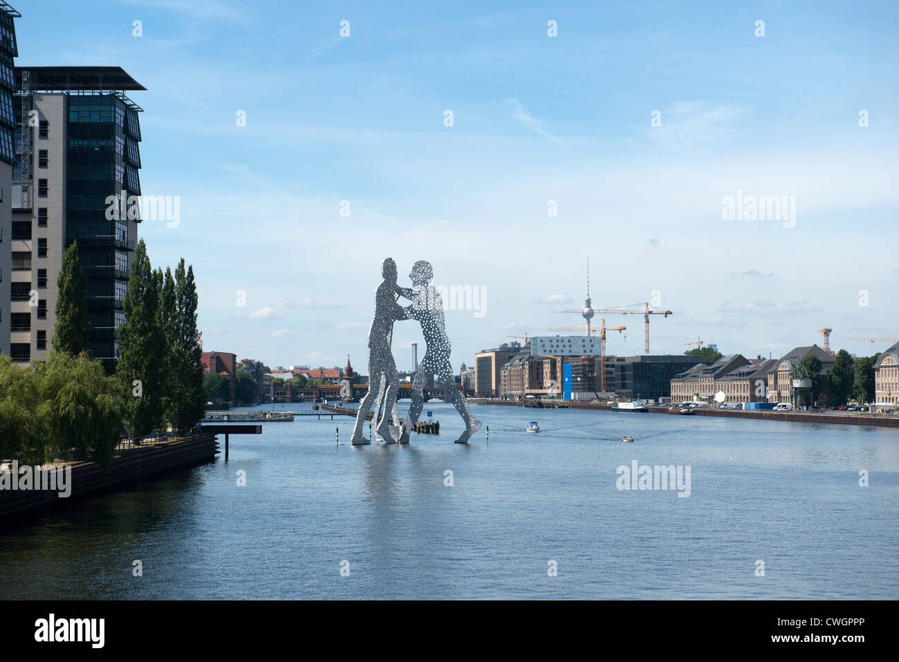 Molecule Men statue in the river Spree, Berlin Stock Photo - Alamy