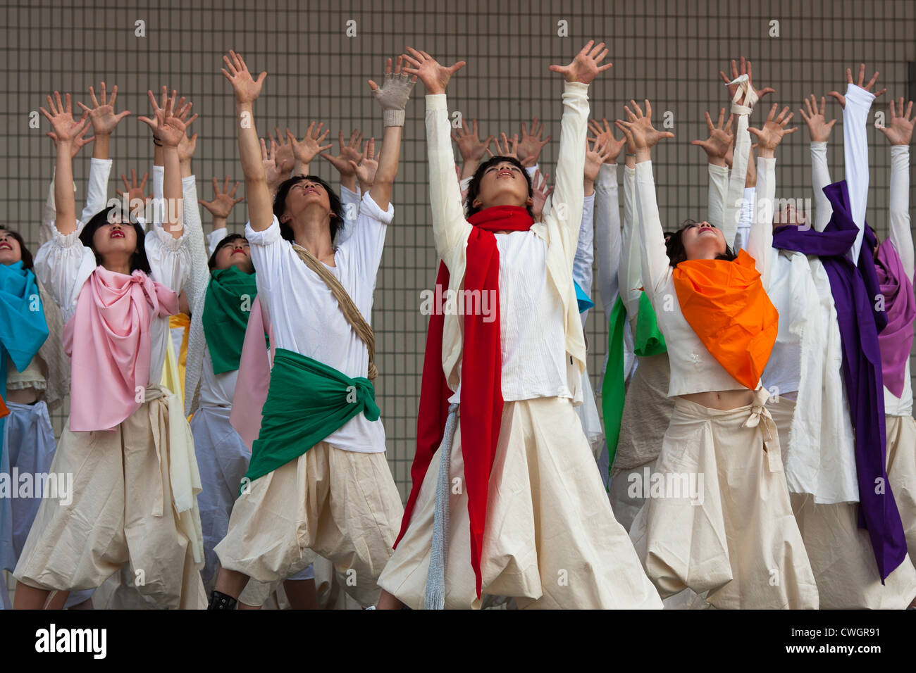 Japanese dancers in Shibuya, Tokyo Stock Photo - Alamy