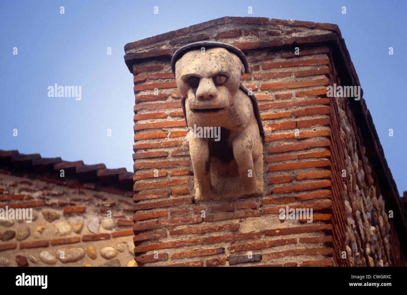 Grotesque figures hi-res stock photography and images - Alamy