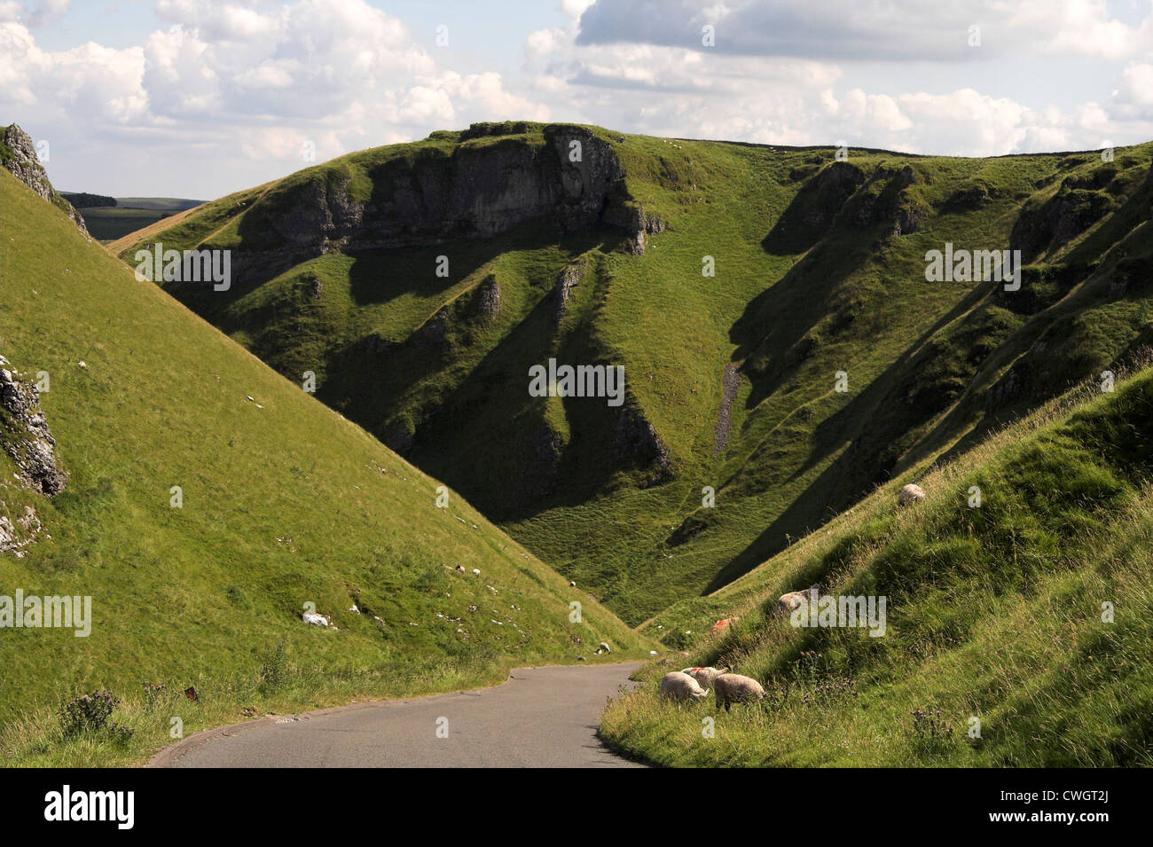 Winnats Pass, Castleton, Peak District National Park, Derbyshire, UK ...