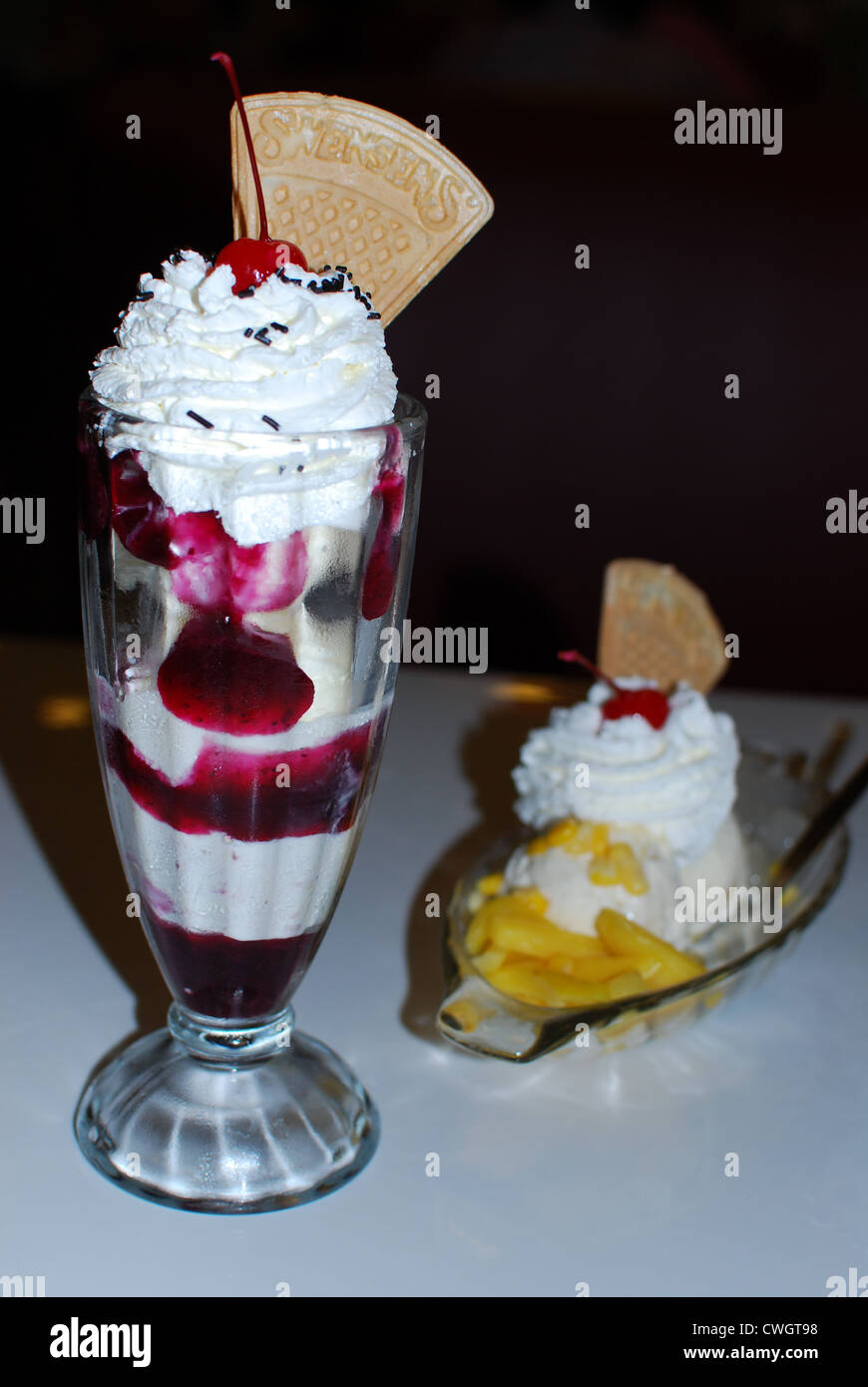 Ice cream sundae Stock Photo - Alamy
