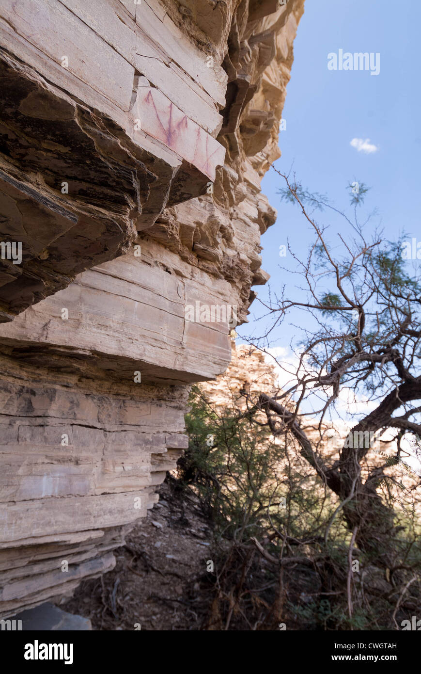 Desert cliffs hi-res stock photography and images - Alamy