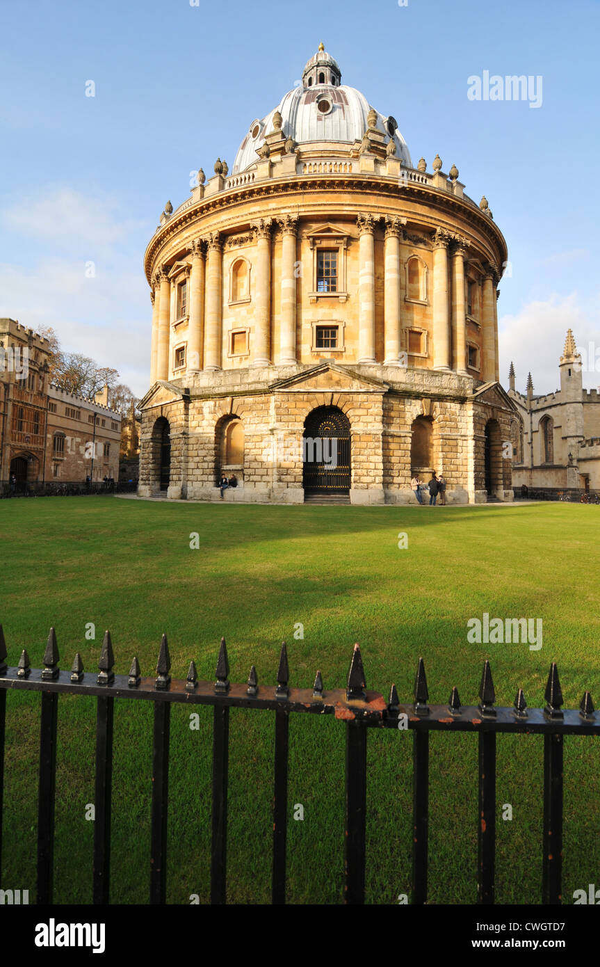 The Radcliffe Camera is a famous building in Oxford, designed in the ...