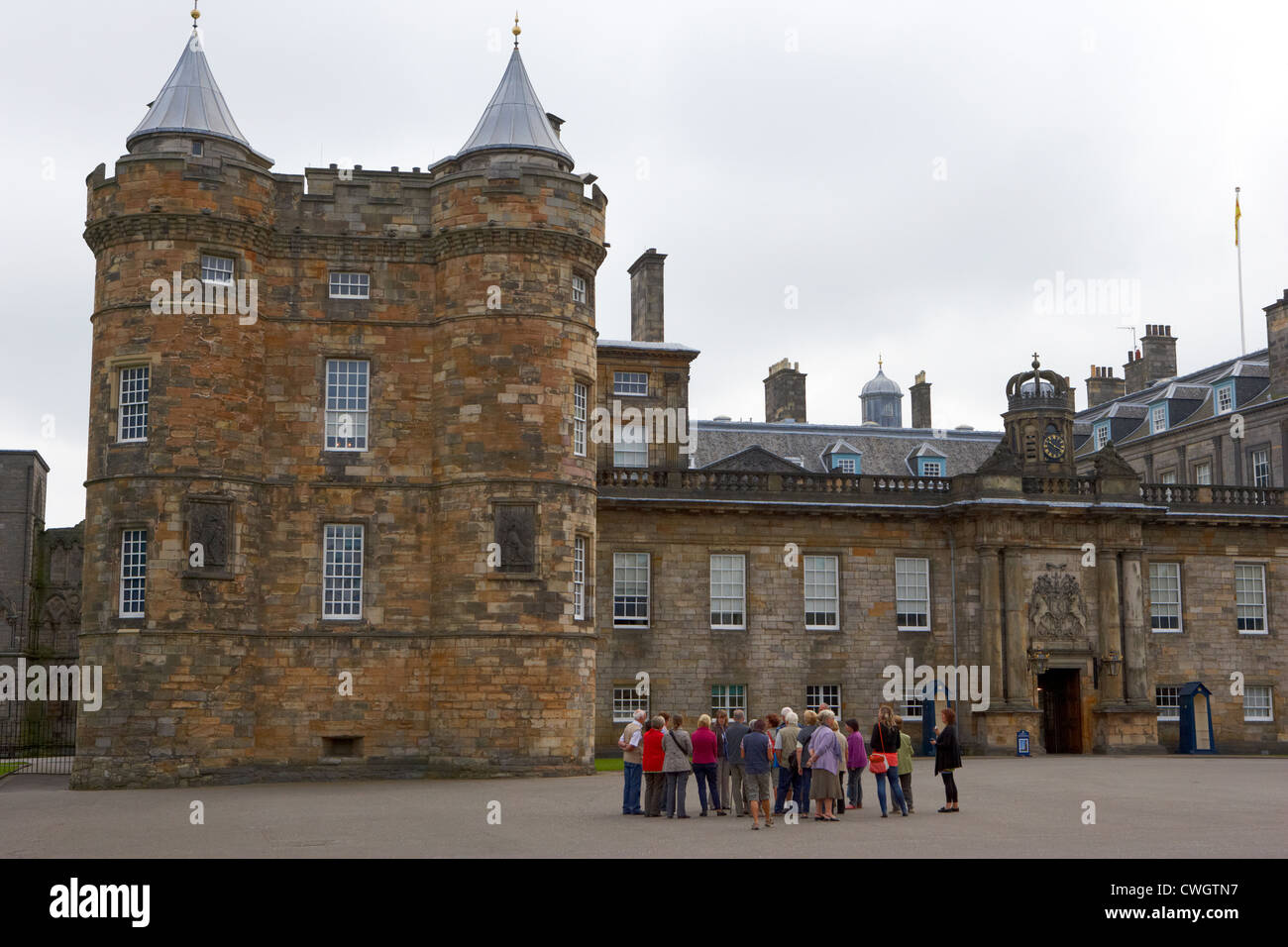 tour group outside the palace of holyroodhouse holyrood edinburgh ...
