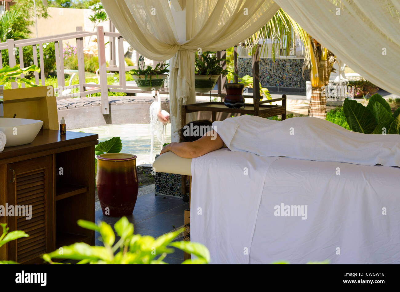 Woman getting massage at Renacer Spa in Pueblo El Estrella, Cayo Santa ...