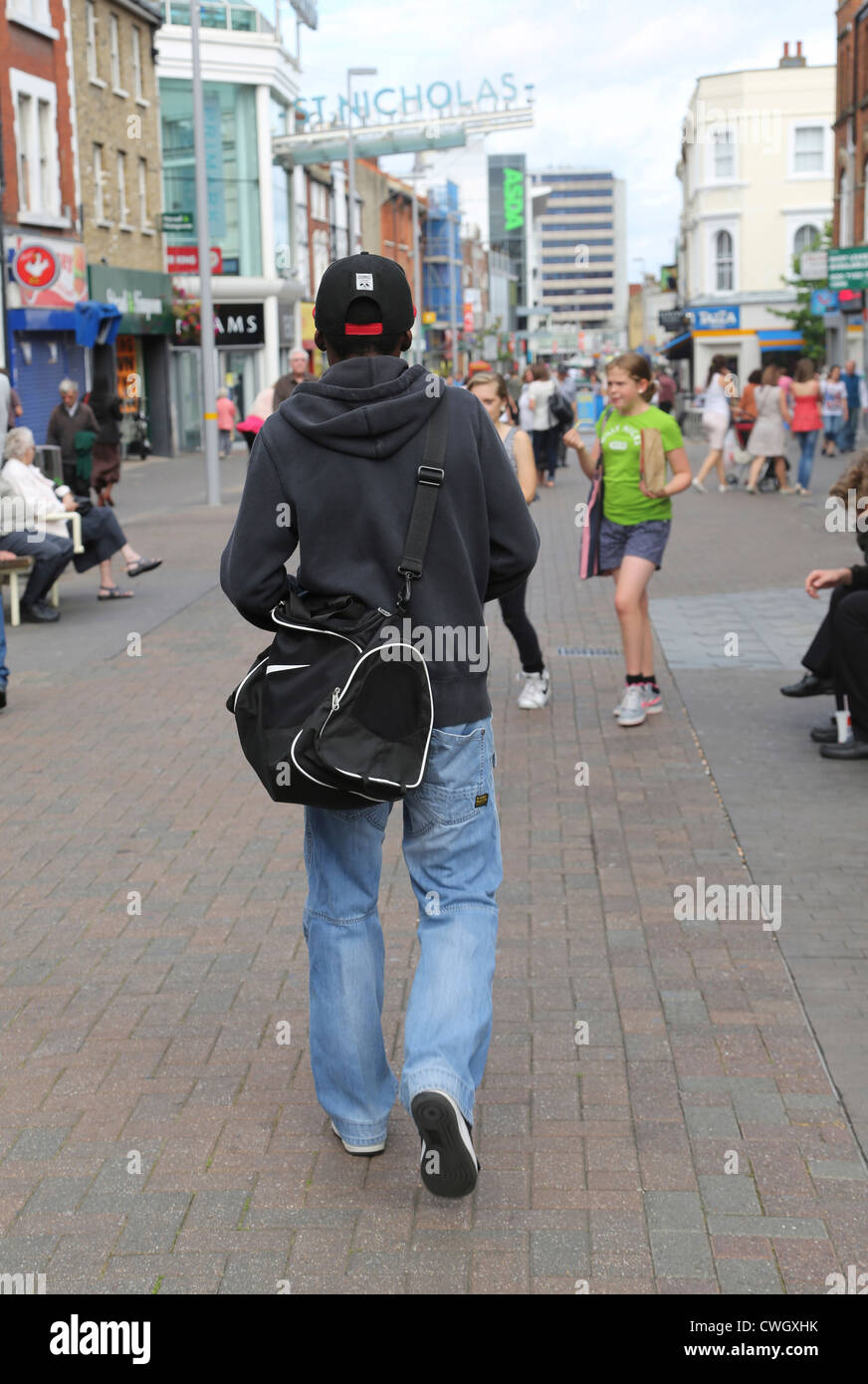 London street man walking hi-res stock photography and images - Alamy