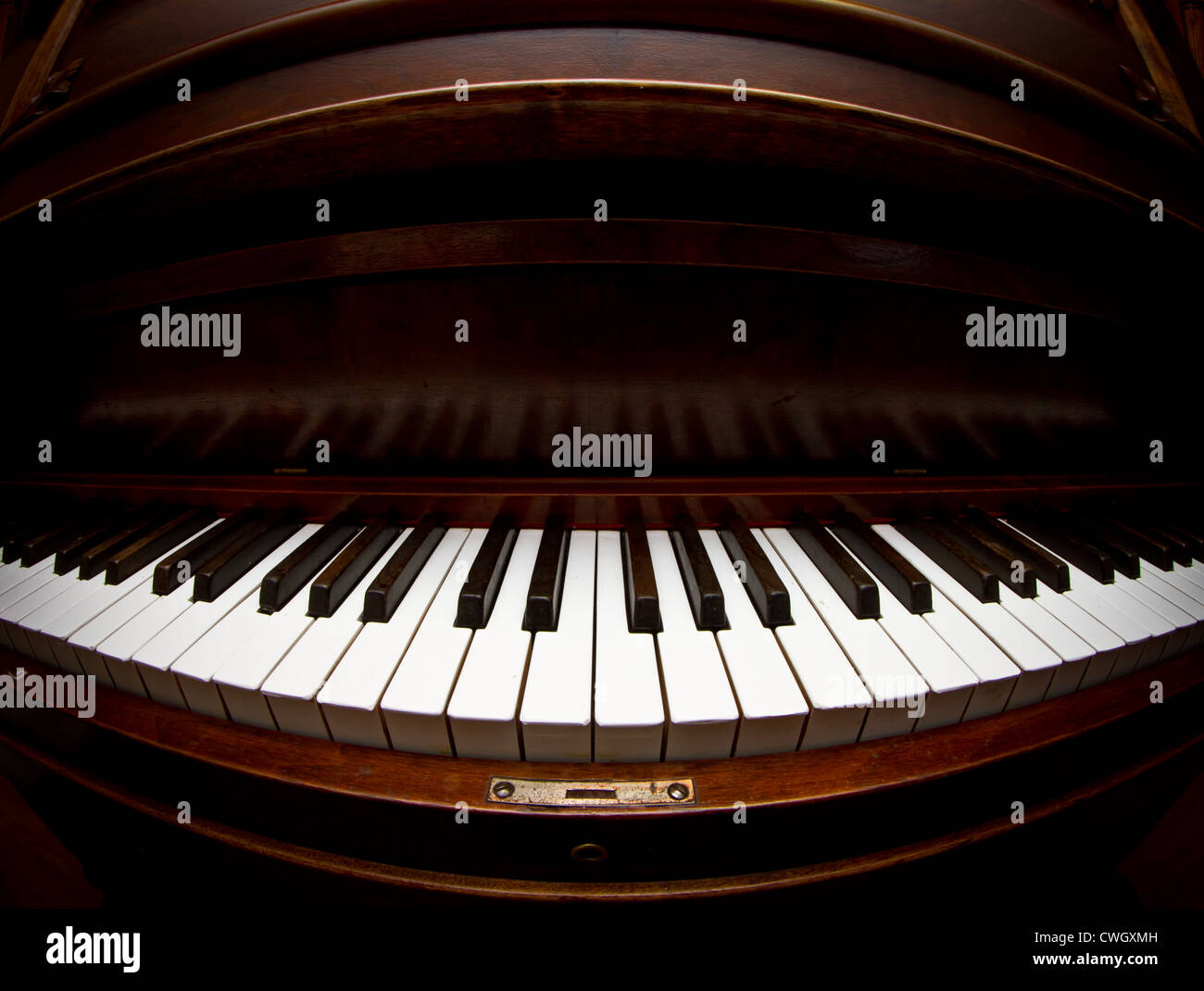 Upright pianos hi-res stock photography and images - Alamy