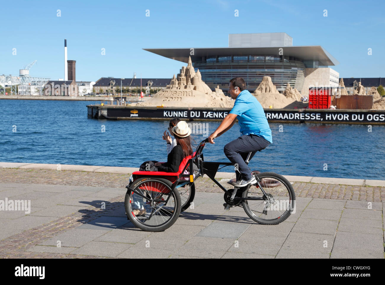Bicycle cab with two sightseeing female tourists at Larsens Plads ...